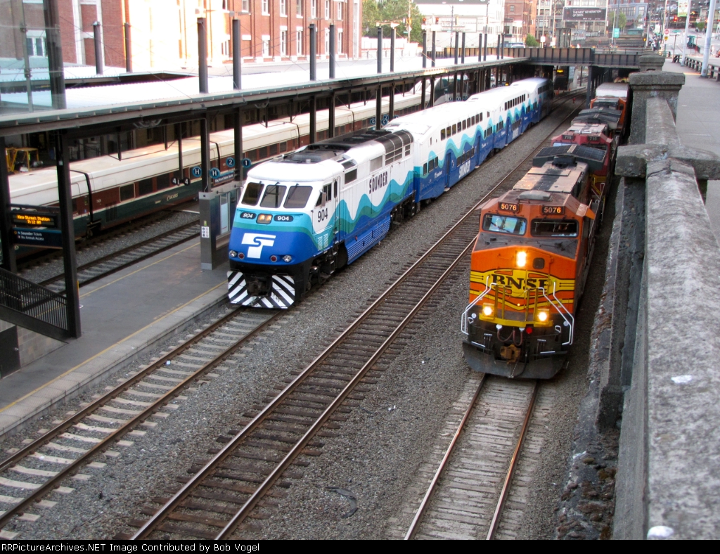 BNSF 5076 and SDRX 904